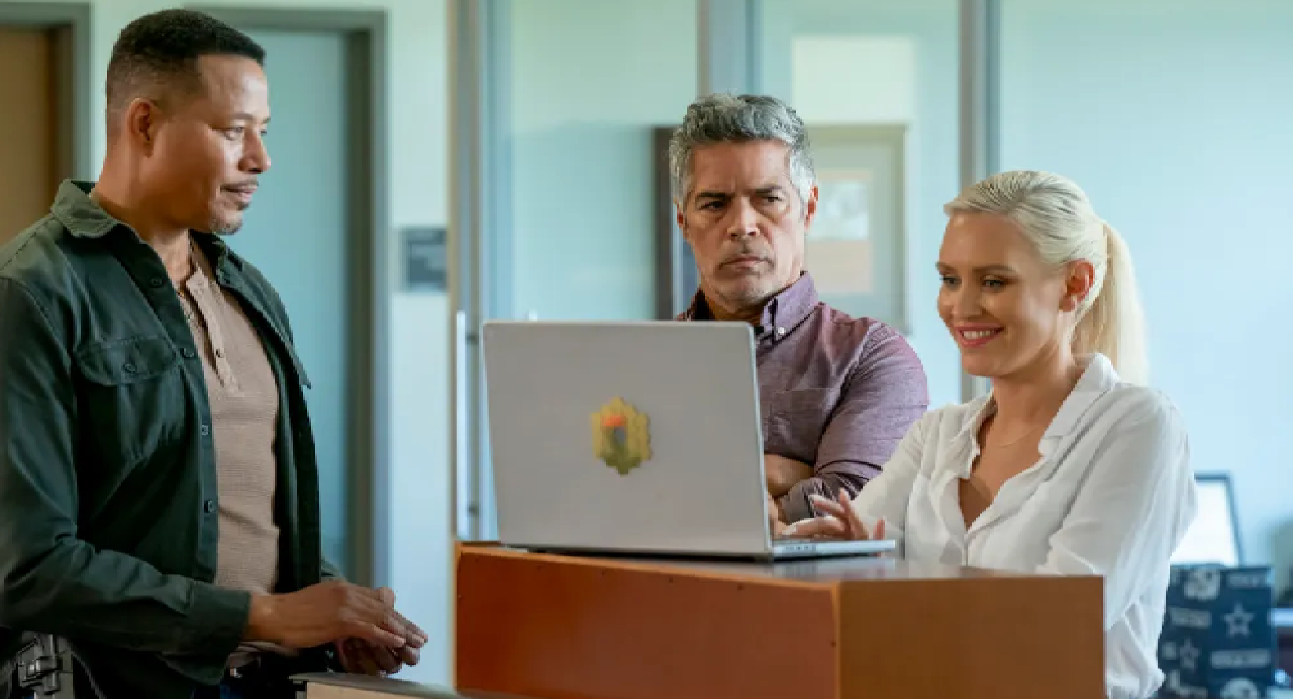 A Disjointed and Derivative Crime Thriller – Filmibee.com